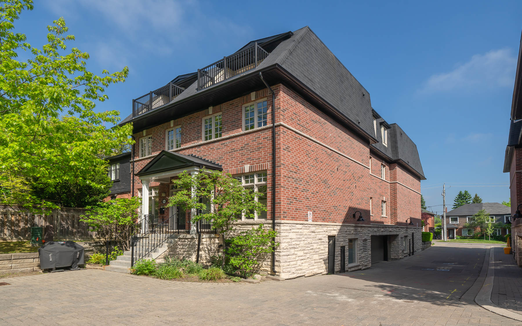 C8389408 | 363 B Roehampton Ave | Toronto