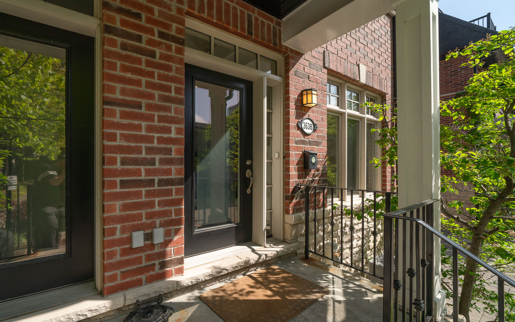 C8389408 | 363 B Roehampton Ave | Toronto