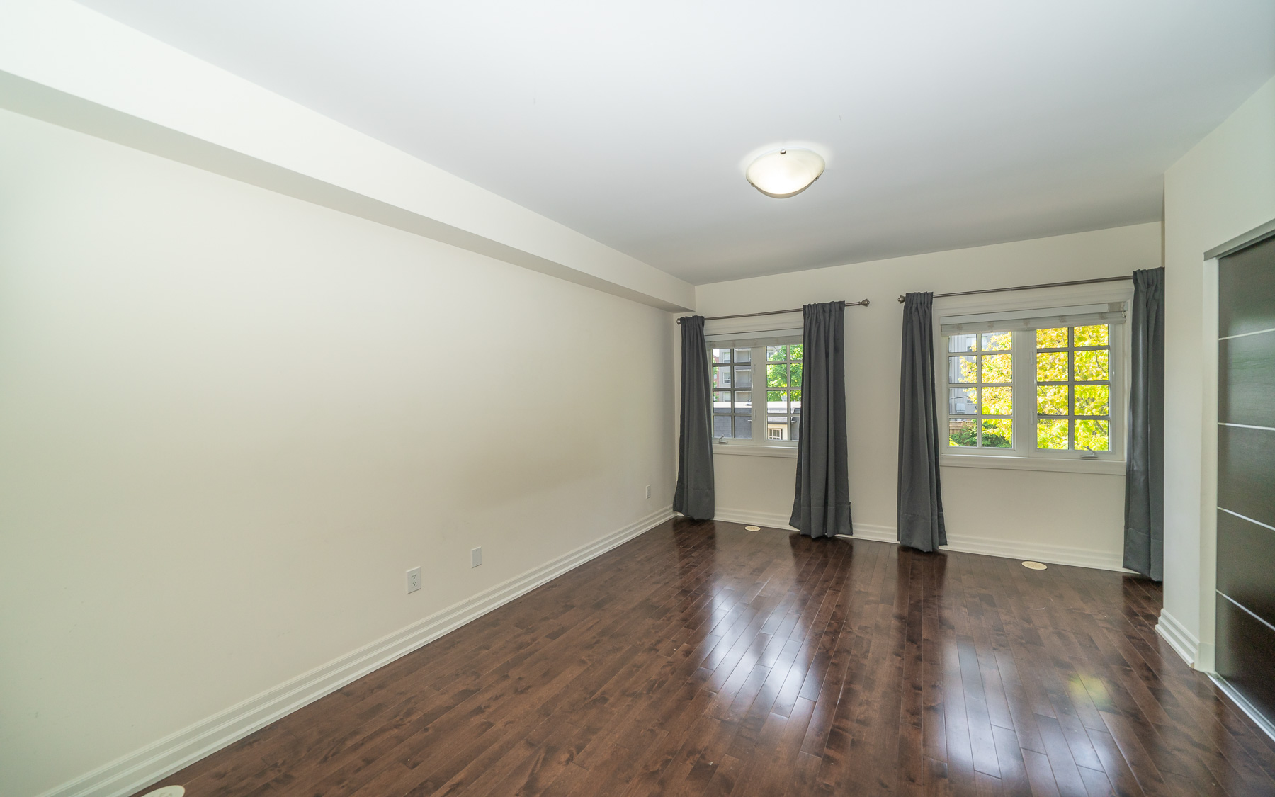 C8389408 | 363 B Roehampton Ave | Toronto