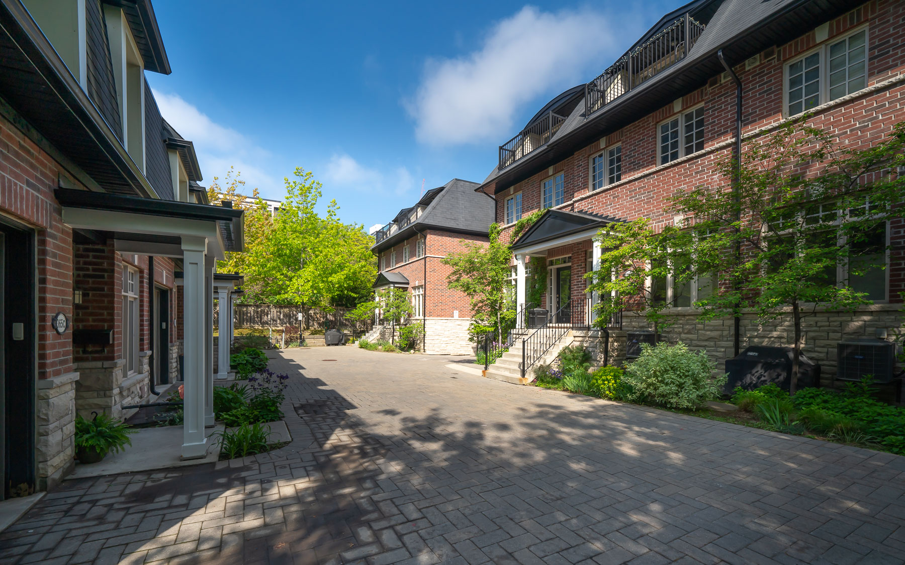 C8389408 | 363 B Roehampton Ave | Toronto